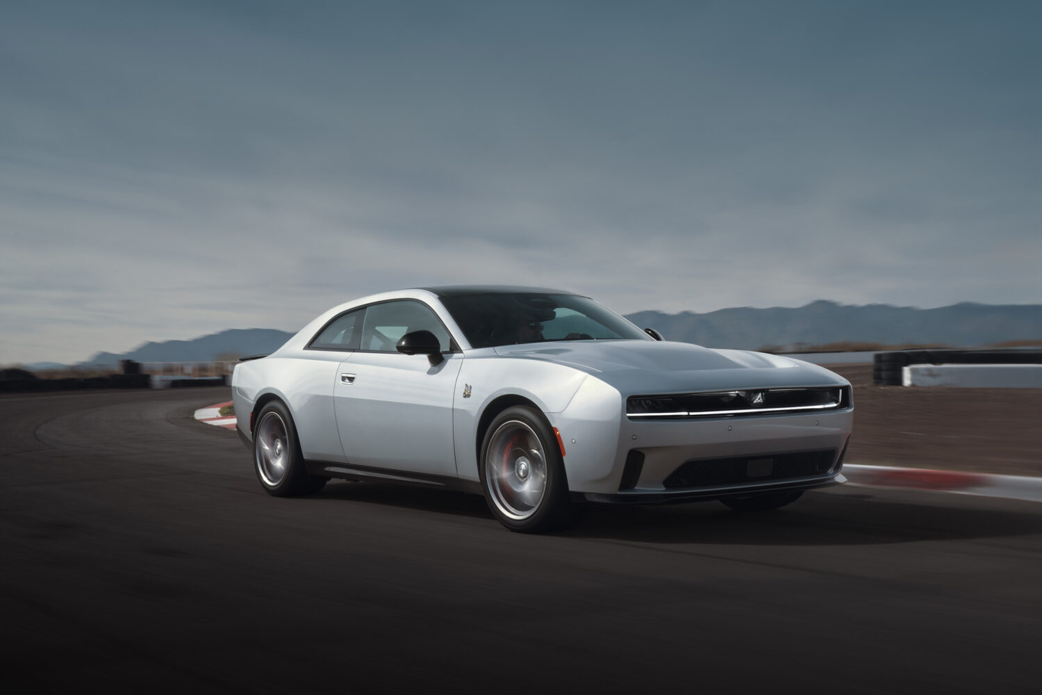 Dodge Charger : jusquà 670 ch pour la première muscle car 100% ...