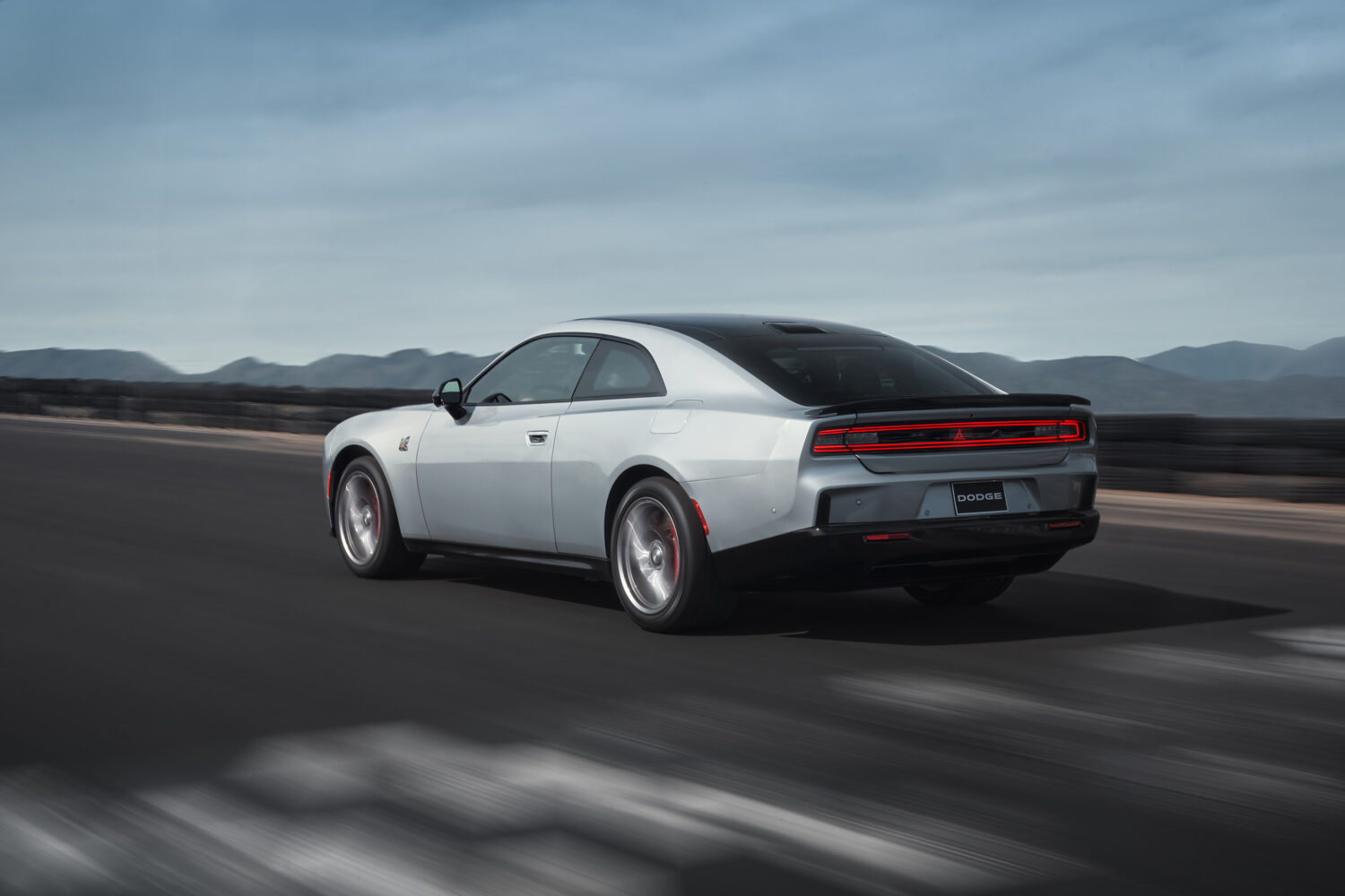 Dodge Charger : jusquà 670 ch pour la première muscle car 100% ...