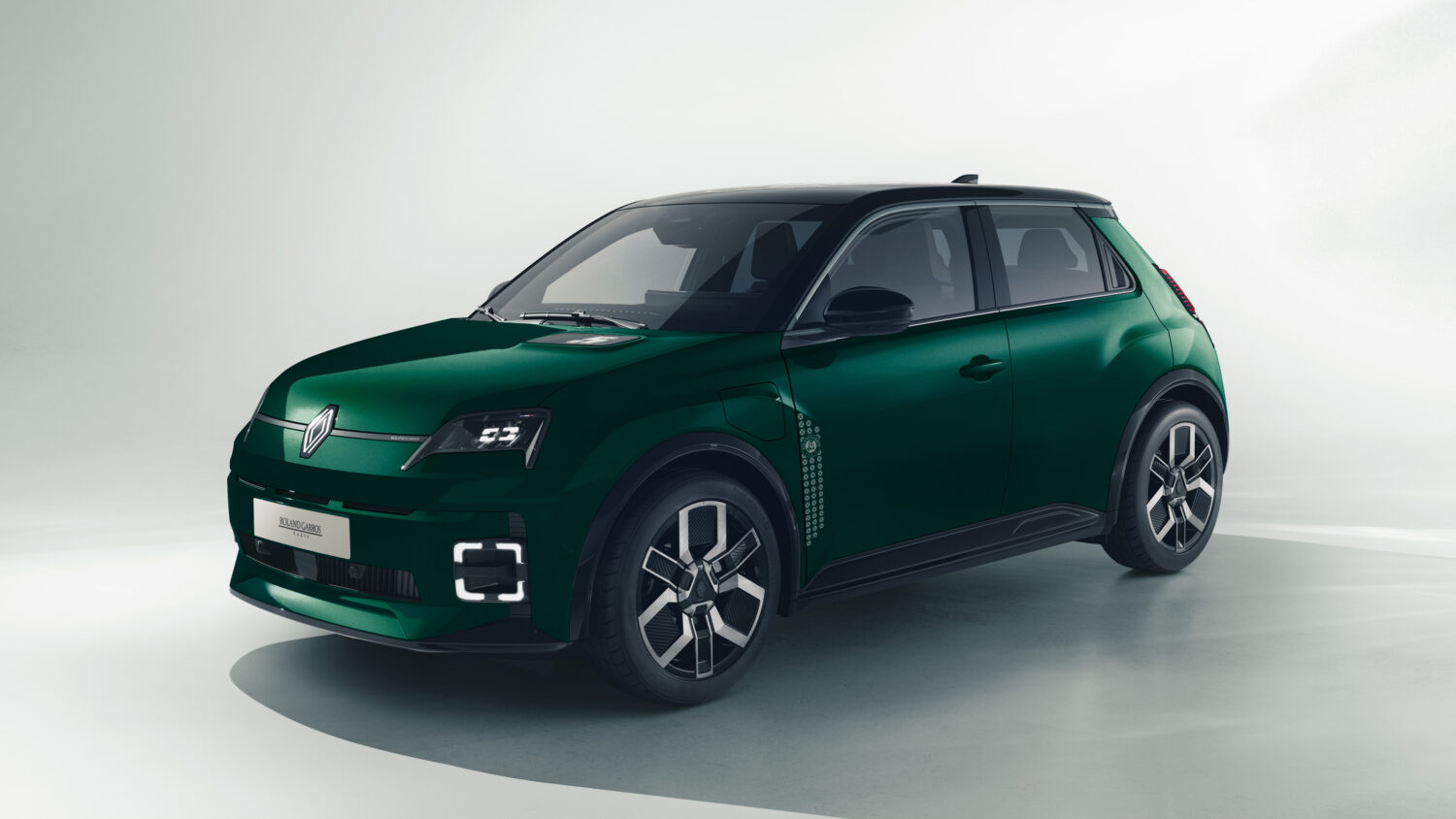 Renault 5 E-Tech electric : bientôt une finition "Roland-Garros" - Les ...