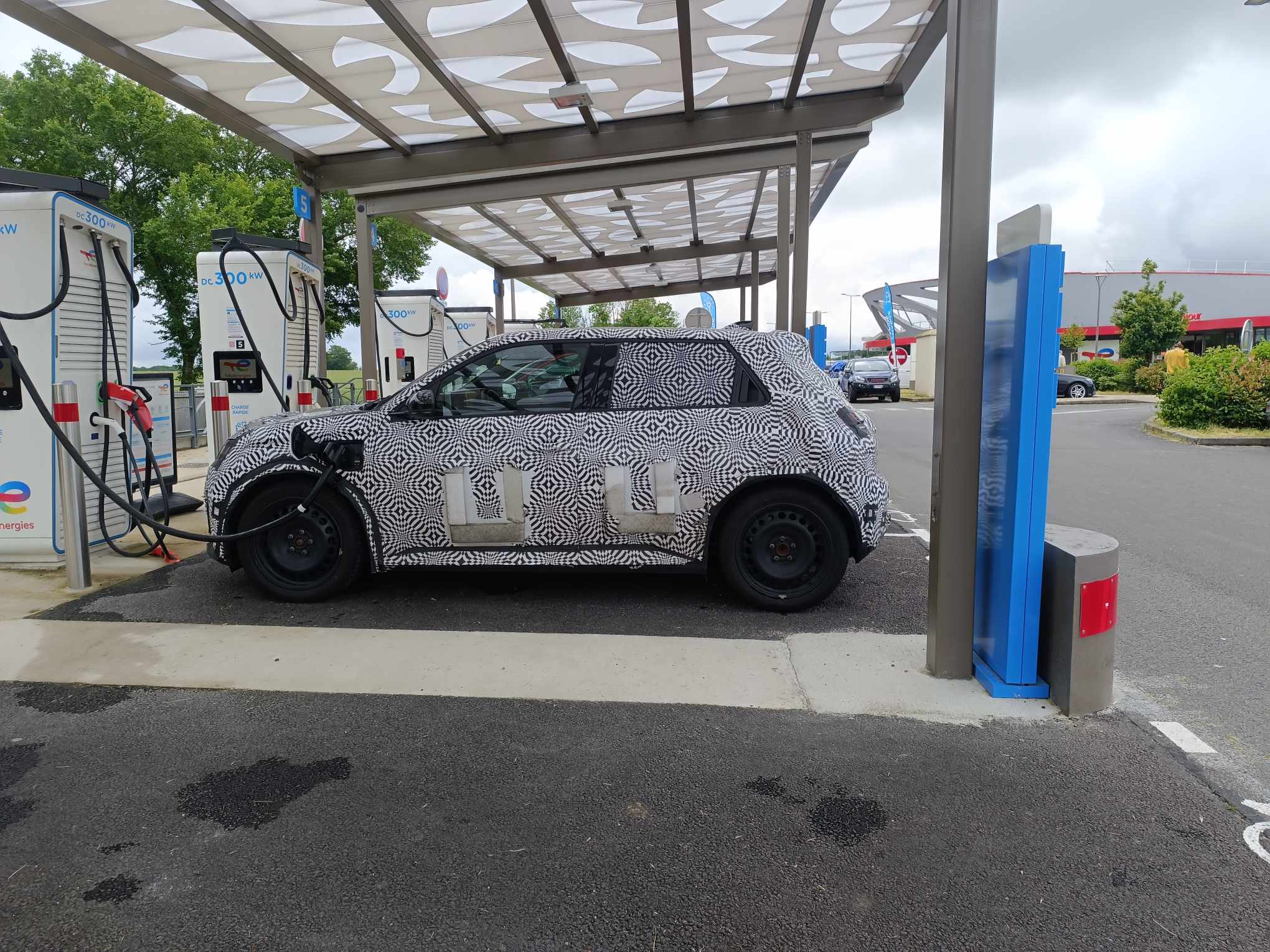 Renault 5 E-Tech electric et Alpine A290 : déjà en charge sur l'A6 - Les Voitures