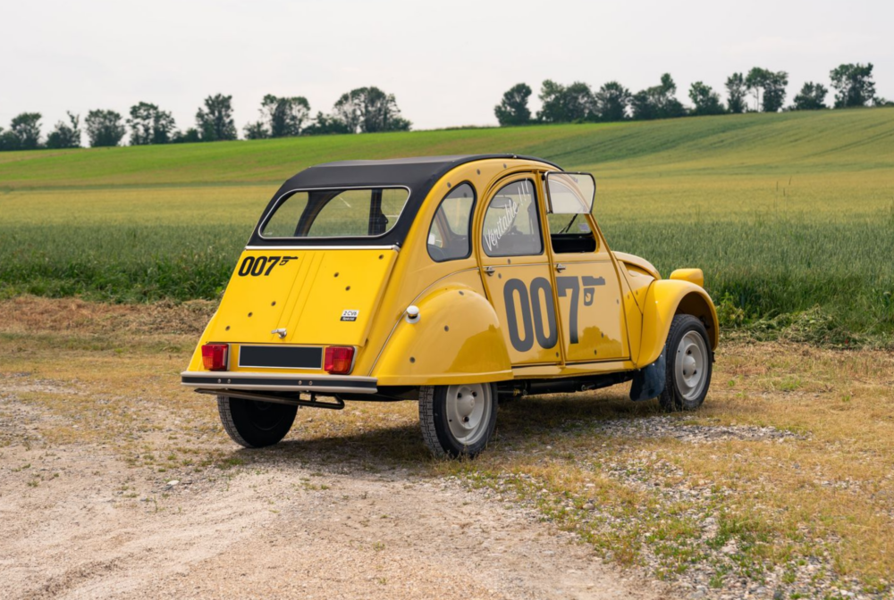 Citroën 2CV : l'un des 500 exemplaires James Bond 007 à vendre - Les ...