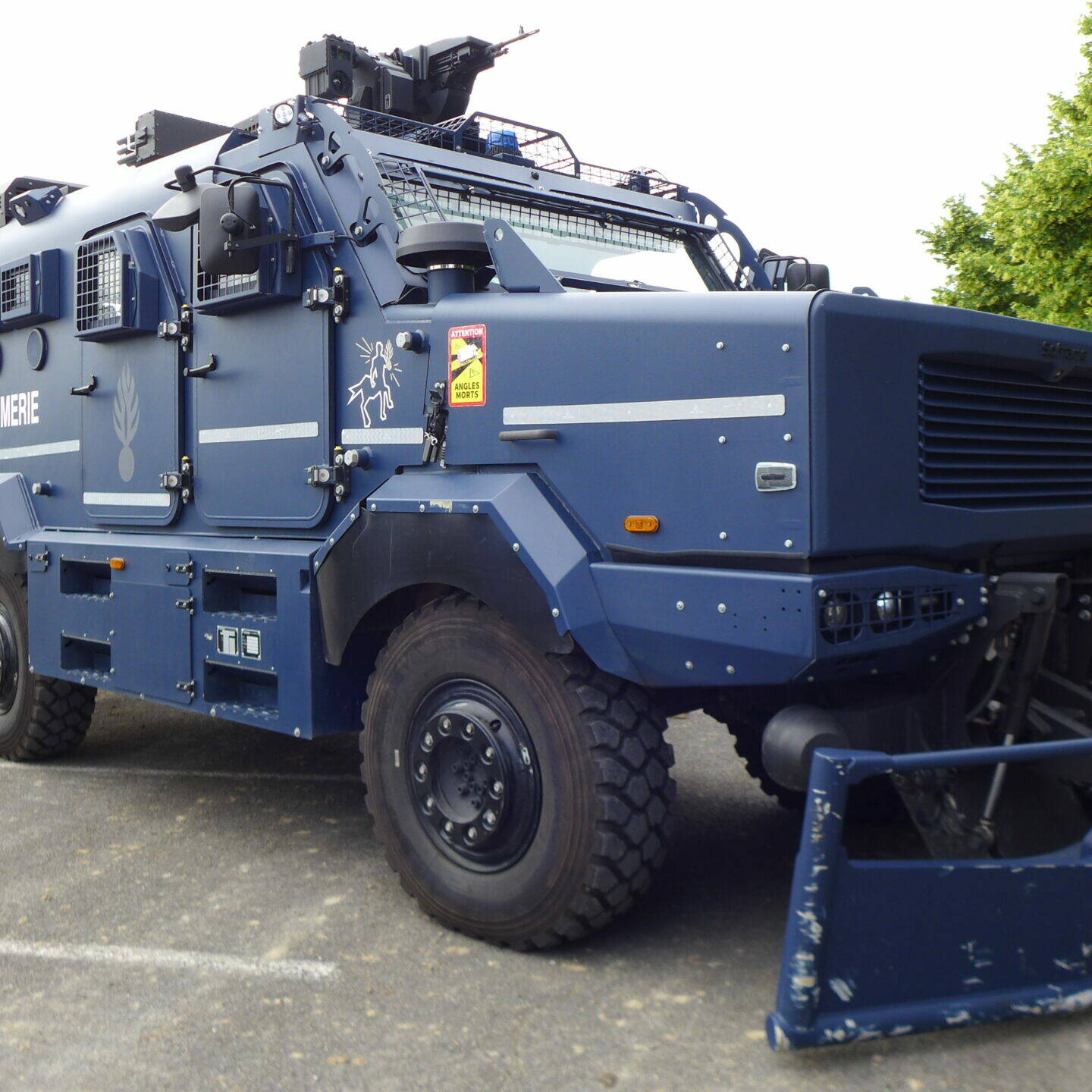 Défilé du 14 juillet : Macron roulera-t-il en voiture présidentielle ...
