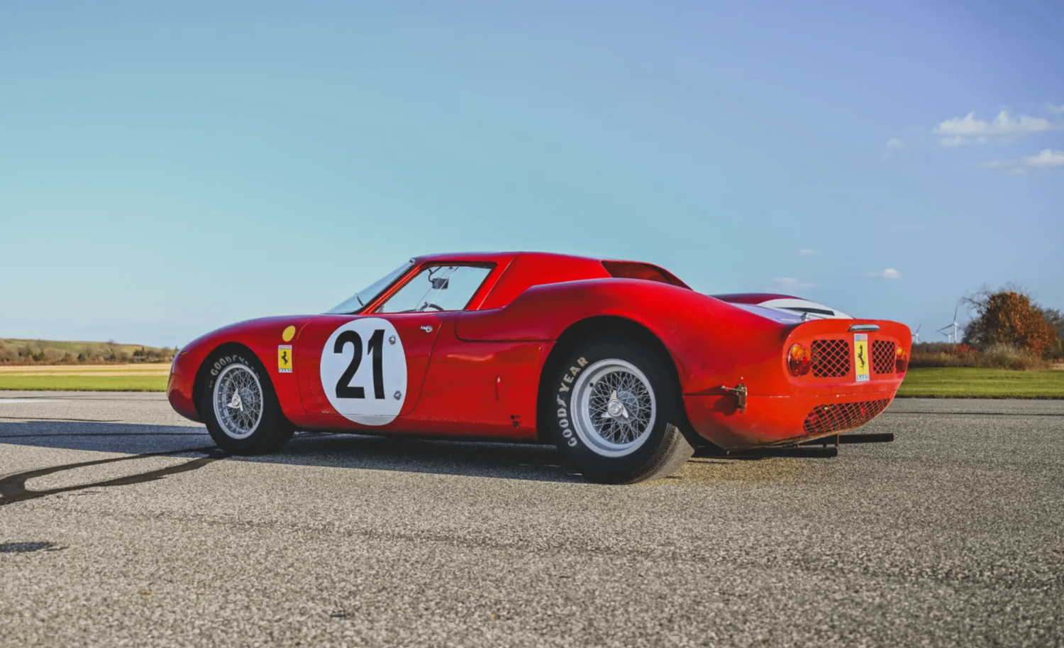 24 Heures du Mans : la Ferrari 250 LM de la victoire de 1965 est à ...