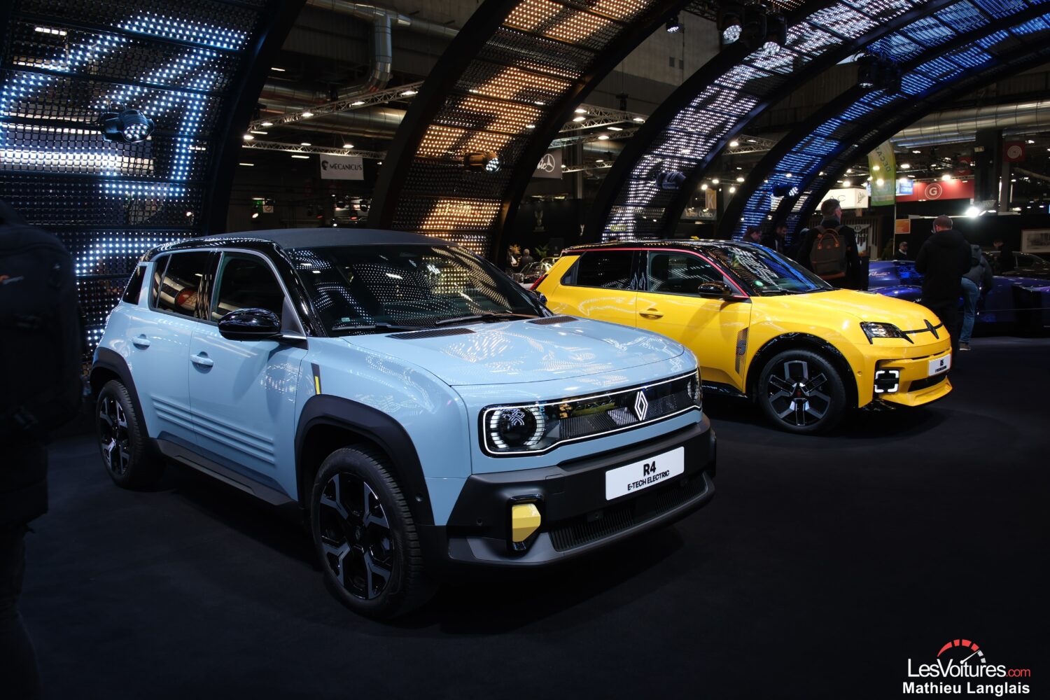 Rétromobile : le stand Renault et ses trop nombreuses voitures ...