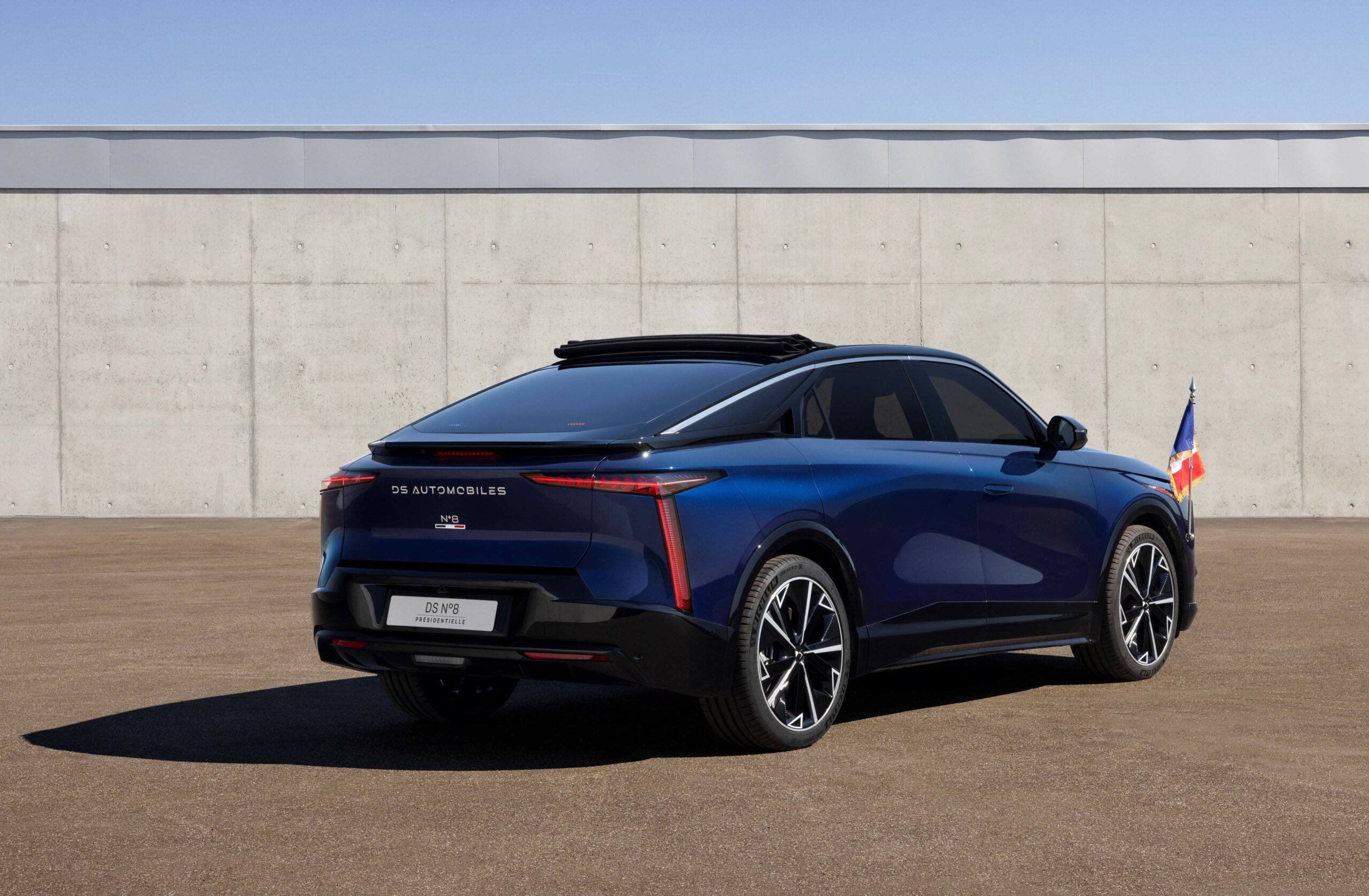 DS N°8 Présidentielle : Emmanuel Macron, premier président au monde à ...