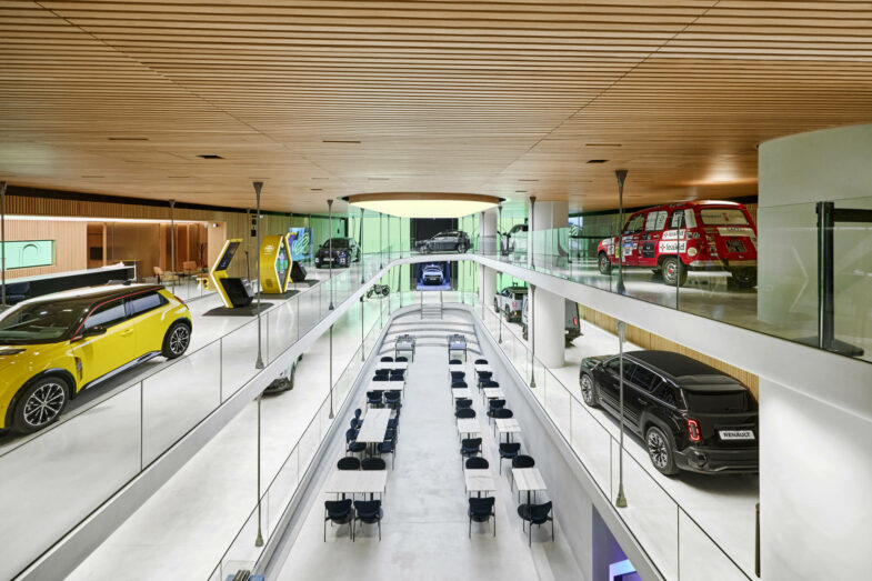 Le Défilé Renault : visite guidée du nouveau flagship parisien - Les ...