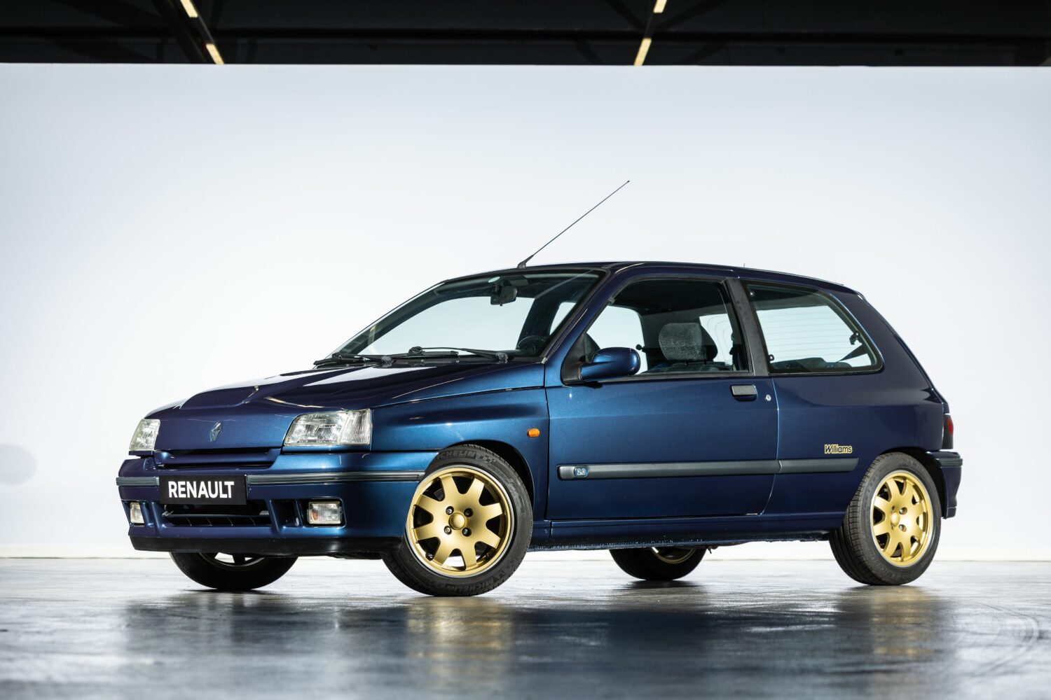 Renault Clio Williams : youngtimer star de la vente « The Renault Icons ...