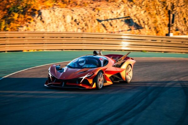 Apollo Evo : hypercar de 800 ch qui défie les lois de la physique - Les ...