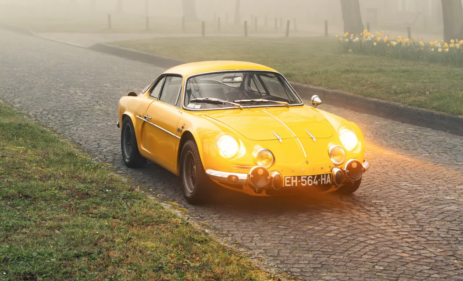Alpine A110 1300 G : une berlinette au « Jaune Rédélé » à vendre ...