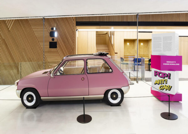 Le Défilé Renault : l’exposition « Pop Art Car » réinvente le dialogue ...
